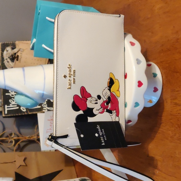 kate spade | Bags | Kate Spade Nwt Limited Edition Wristlet X Disney ...